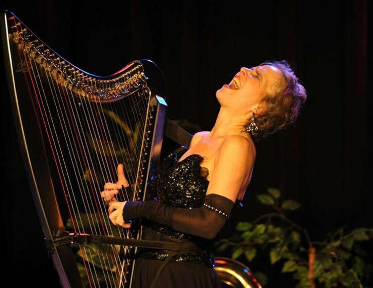 Famous contemporary Harp players in the world - Radio Art - The Art of ...