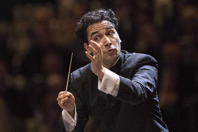 What exactly does a Conductor do? - Radio Art - The Art of Relaxing ...